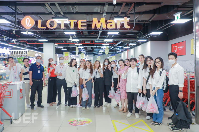 Sinh viên UEF tham quan, học tập tại Lotte Mart Gò Vấp với nhiều trải nghiệm thực tế